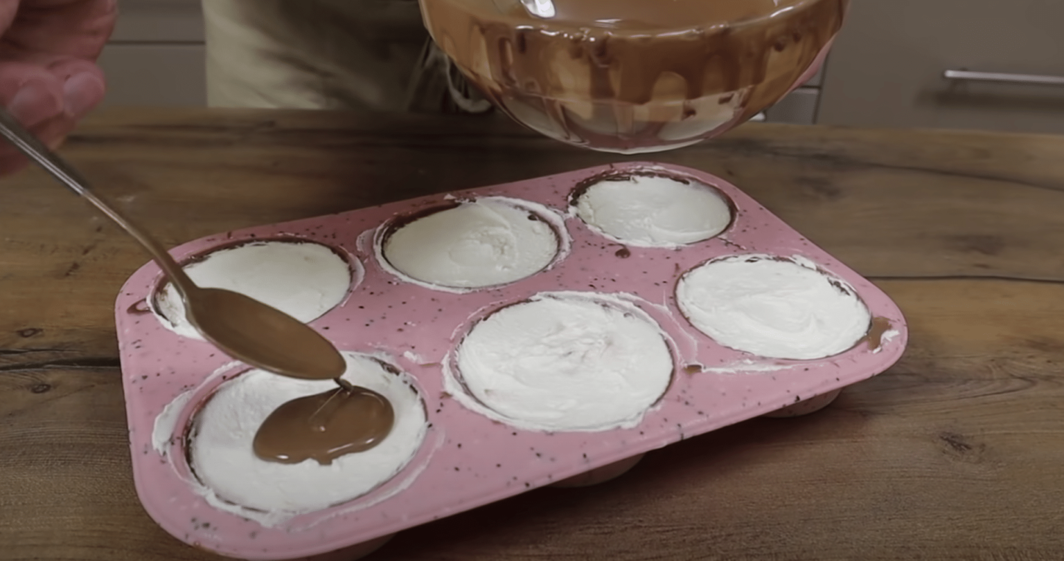 Čokoládové mini dortíky plněné tvarohem