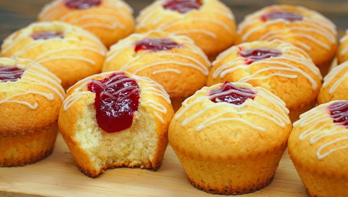 Citronové muffiny - měkké, nadýchané a velmi vláčné. Rychlý a snadný ...