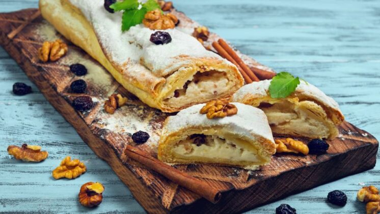 Čekáte návštěvu? Rychlý a velmi chutný tvarohový závin s rozinkami