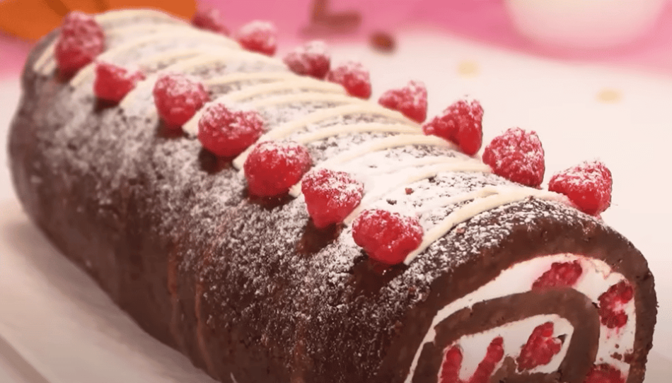 Nepečená roláda s malinami a fantastickým krémem