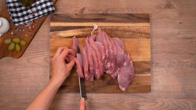 Plněná vepřová kotleta s hořčicí a oblíbenou přílohou