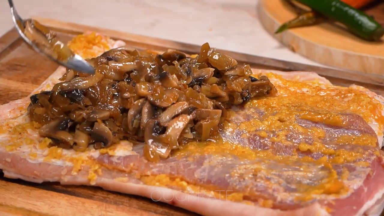 Velmi chutný plněný vepřový bůček