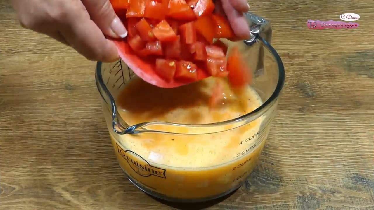 Zapečená vaječná roláda se šunkou, sýrem a rajčaty - jednoduchá večeře ...