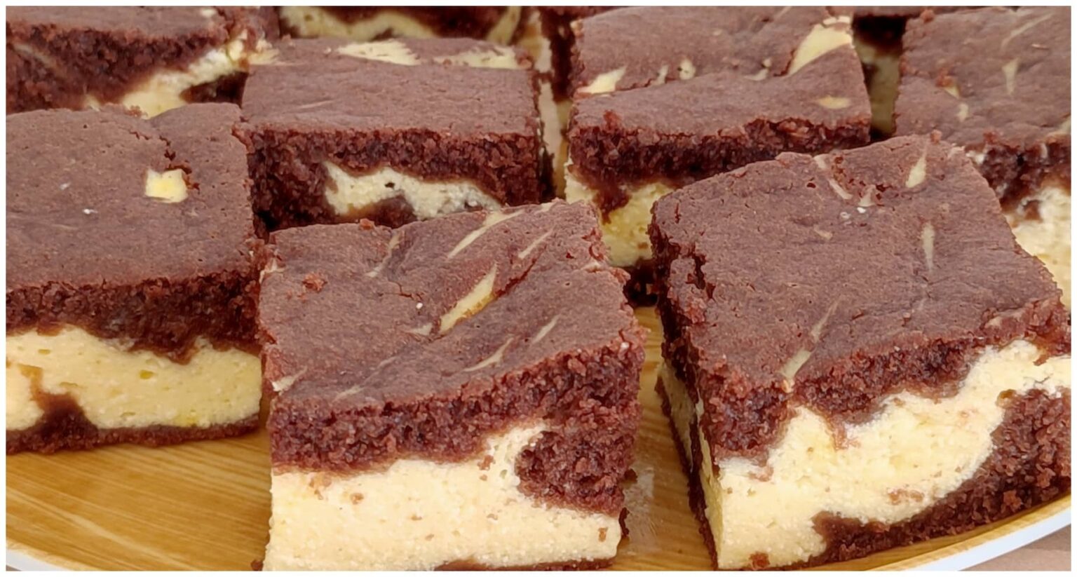 Rychlá vláčná kakaová hrnková buchta s tvarohem