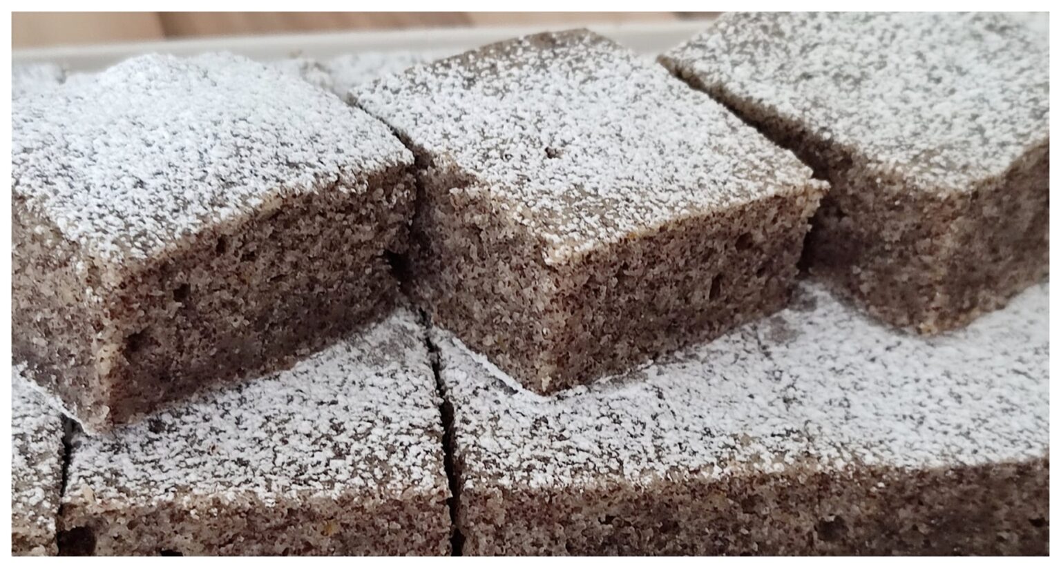 Vláčný hrnkový makovec