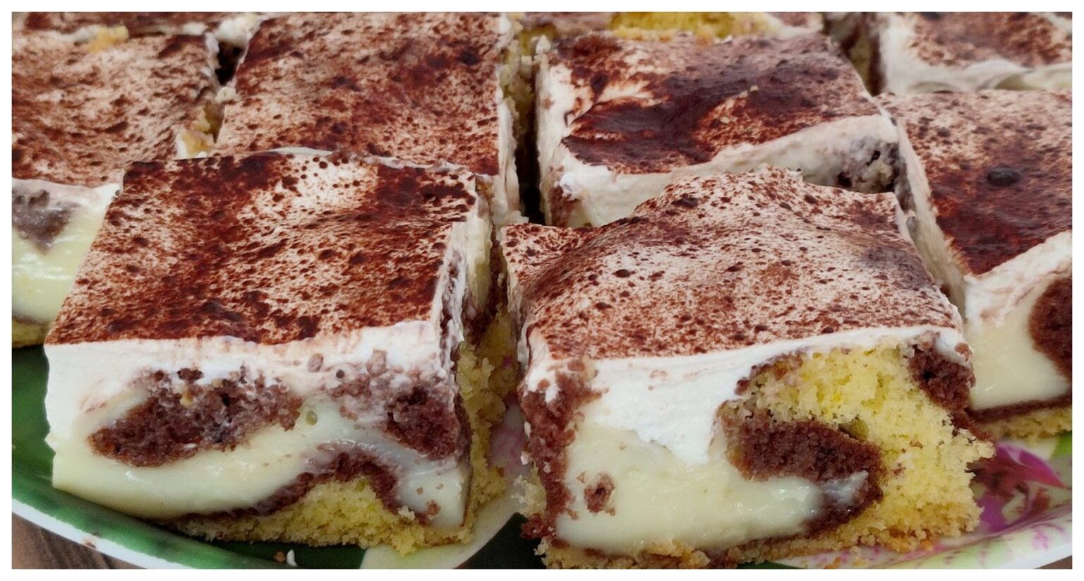 Buchta s pudinkem a zakysanou smetanou