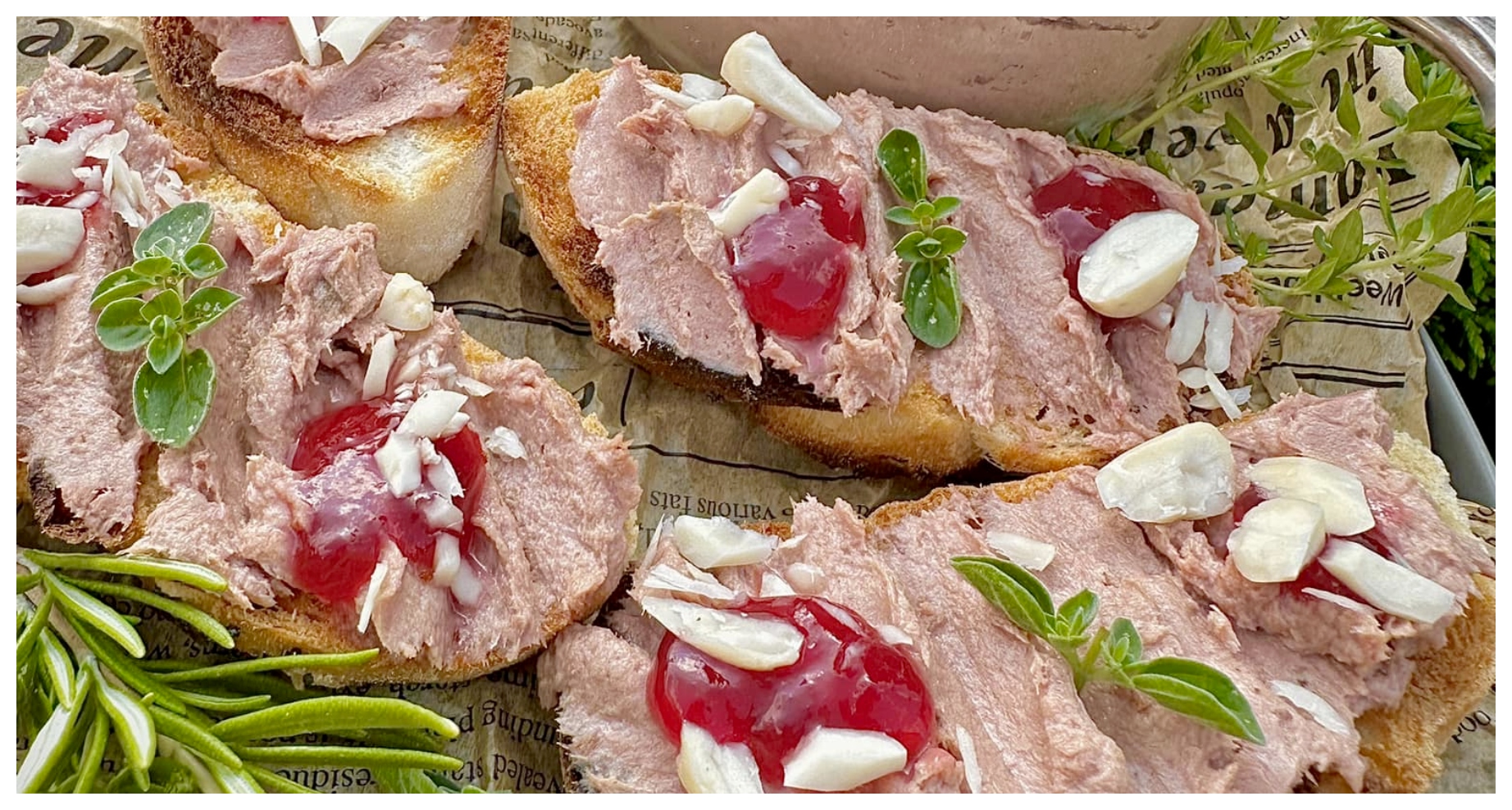 Domácí paštika z kachních jater s brusinkami a mandlemi - Prima Inspirace