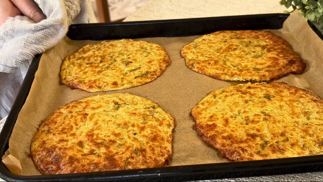 Super zdravé cuketové placky se sýrem a ovesnými vločkami podávané s ...