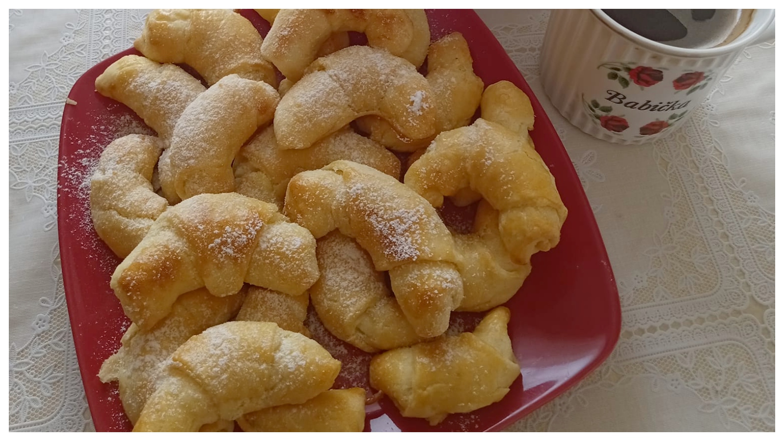 Rohlíčky plněné tvarohem: Křehká pocta české kuchyni