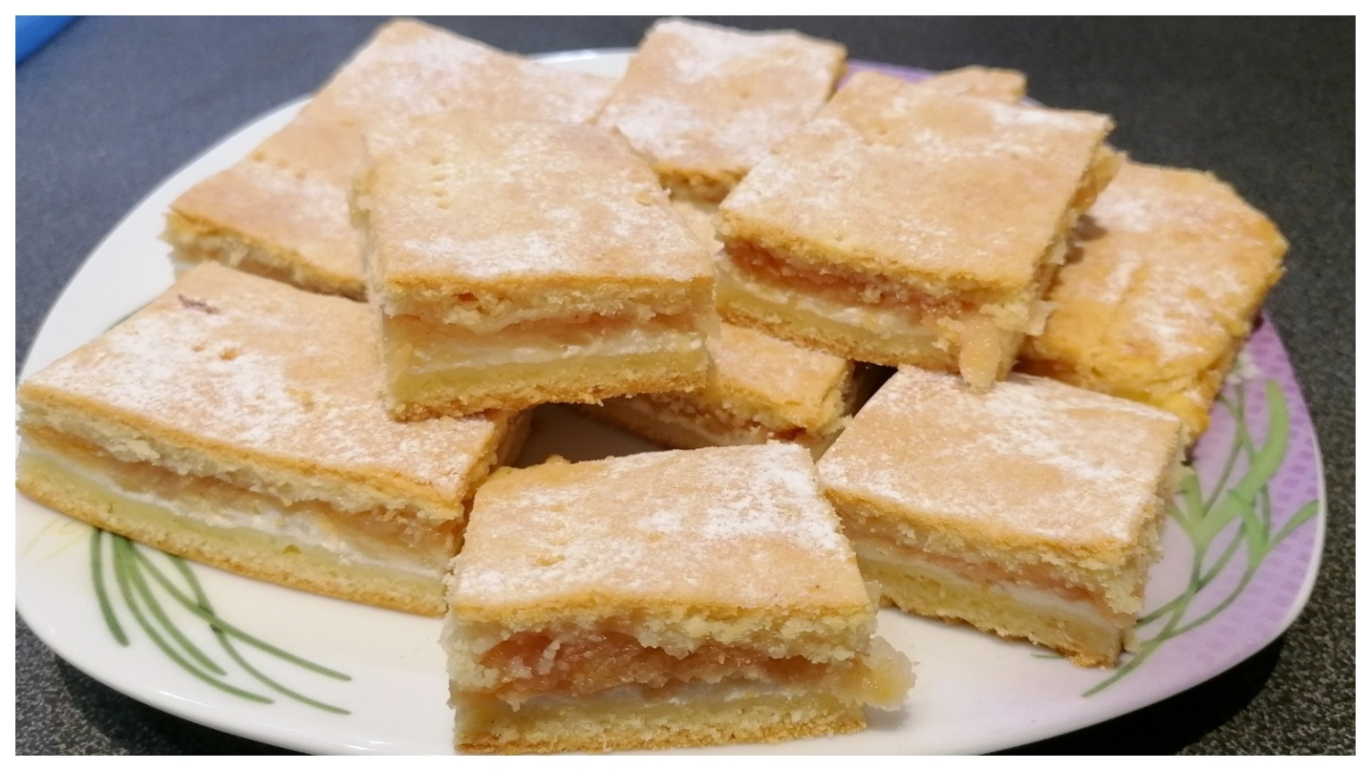 Linecký koláč s tvarohem a jablky
