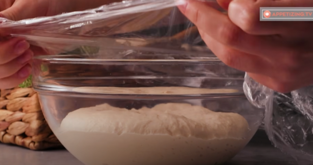 Skutečná pochoutka pro vaši návštěvu - Česnekový posuch se sýrem a natí ...