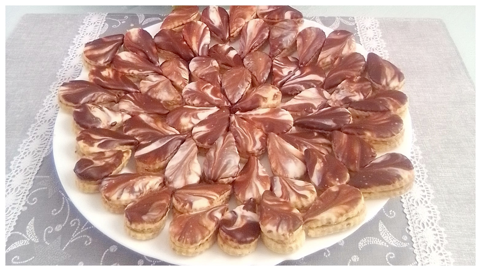 Vynikající vánoční cukroví: Vánoční slzy s margot krémem a čokoládovou ...