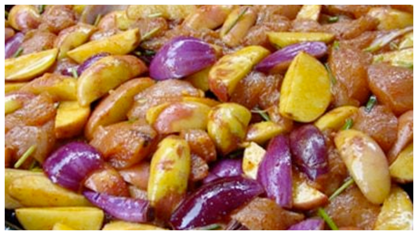 Všechno na jeden plech: Šťavnatá kuřecí prsa s bramborem a cibulí ...