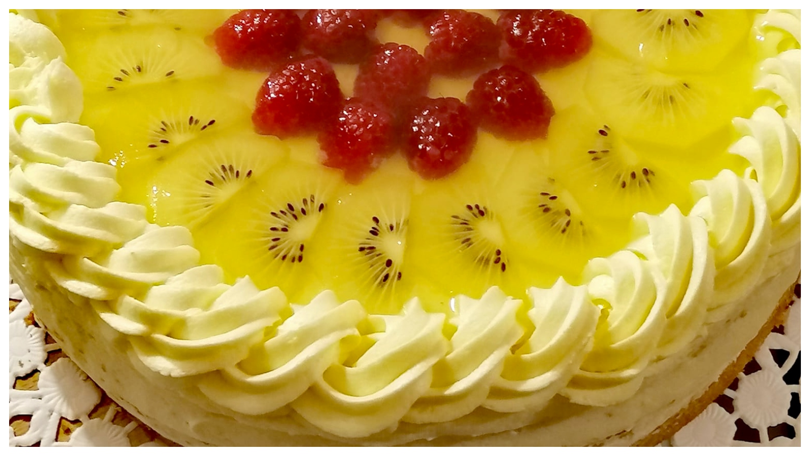 Dort s vanilkovým krémem a ovocem - Prima Inspirace