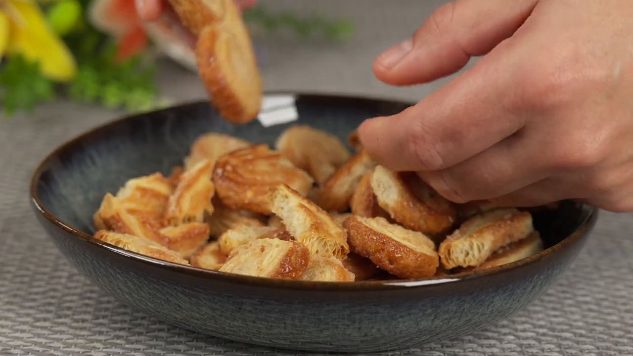 Sušenkovo-smetanový dort s tvarohovo-citronovým krémem a bílou čokoládou