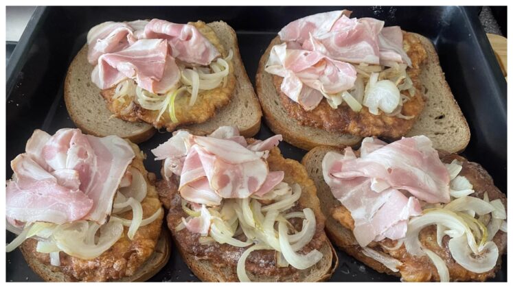 Vyzkoušejte tento recept na obložené obrácené řízky s cibulí a ...