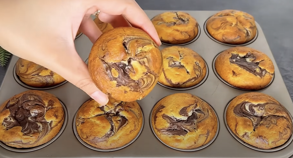 Mini mramorové kakaové muffiny s jogurtem, které zvládne každý - Prima ...