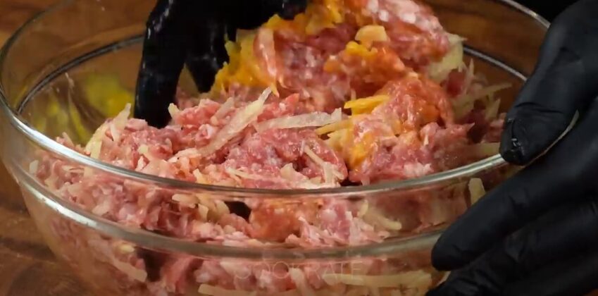 Zapečené bramborové karbanátky z mletého masa s cibulovo-houbovou ...