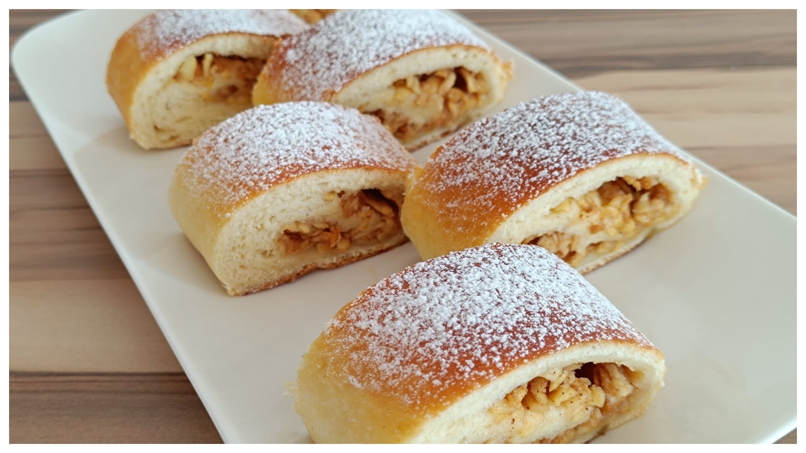 Jablečný závin z kynutého těsta: Tradiční recept na vláčný a nadýchaný ...