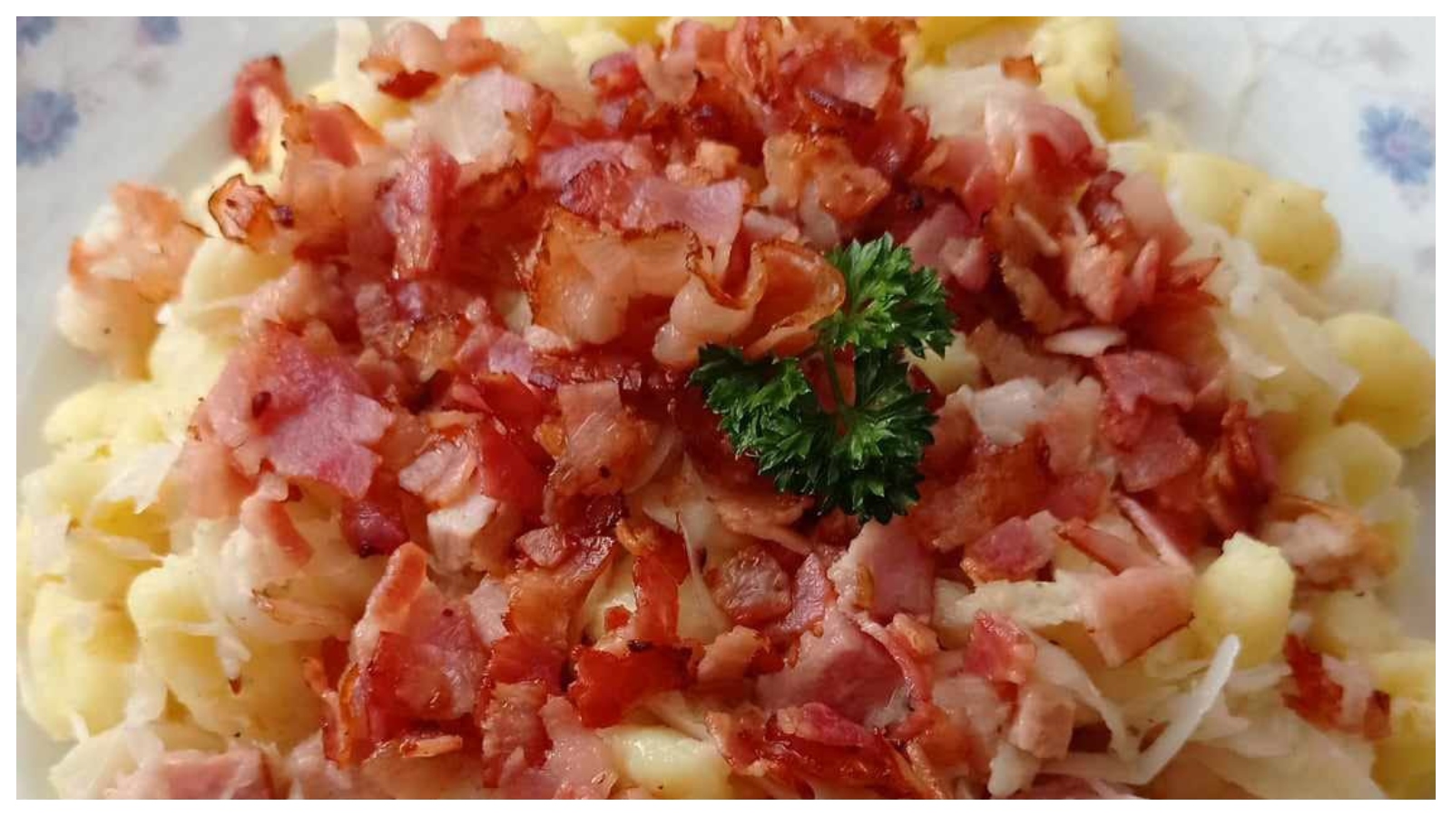 Pravé domácí halušky: Recept se zelím a uzeným masem