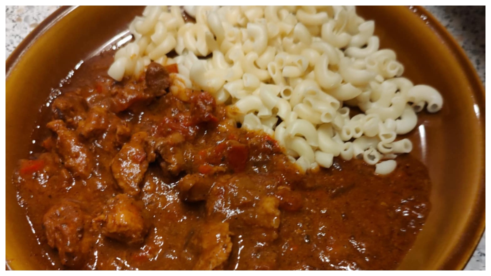 Vynikající gulášek z pekáče: Velmi jednoduchý a rychlý oběd - Prima ...