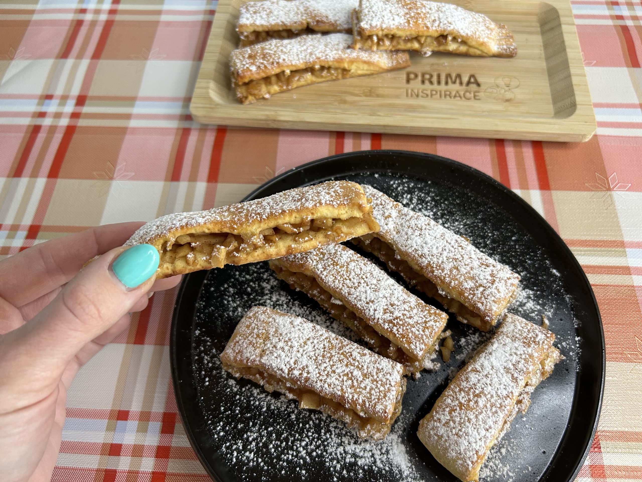 Máte doma jablka? Připravte si tento jednoduchý a rychlý jablečný koláč ...