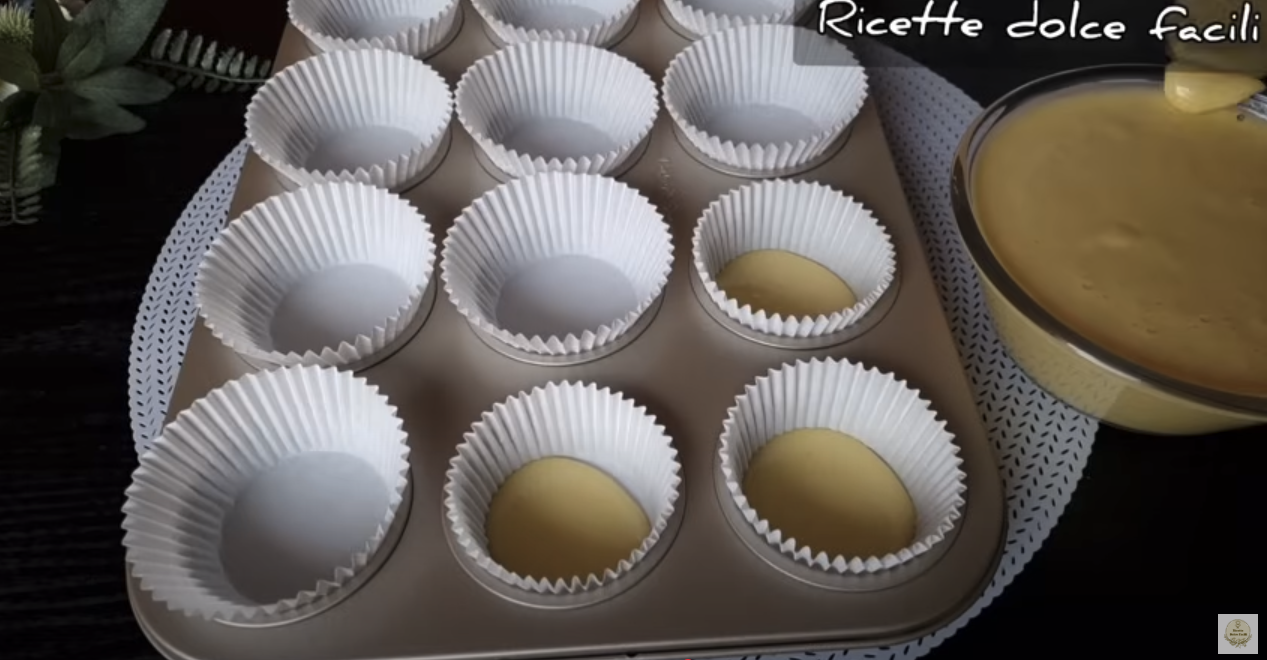 Dvoubarevné čokoládové muffiny – měkoučké a nadýchané muffiny, které si ...