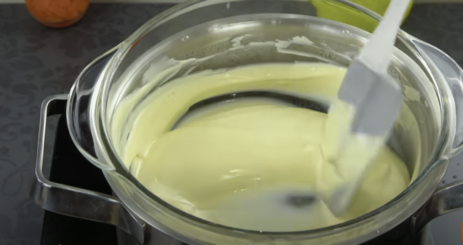 Kokosové kuličky RAFAELLO s mandlemi: Jednoduchá sladkost s bílou čokoládou