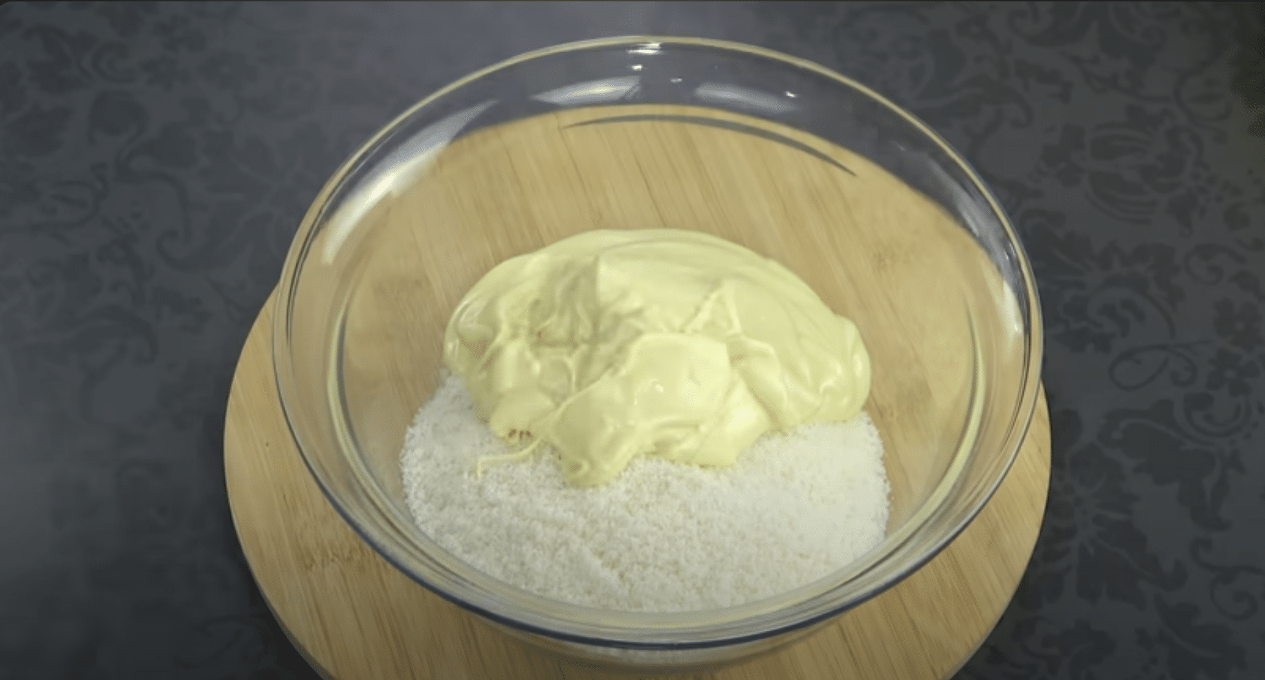 Kokosové kuličky RAFAELLO s mandlemi: Jednoduchá sladkost s bílou čokoládou