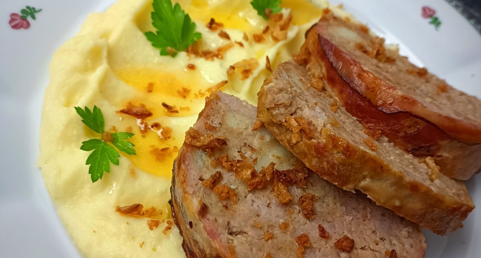 Nejlepší sekaná s krémovou kaší a křupavou cibulkou: Recept, který si ...