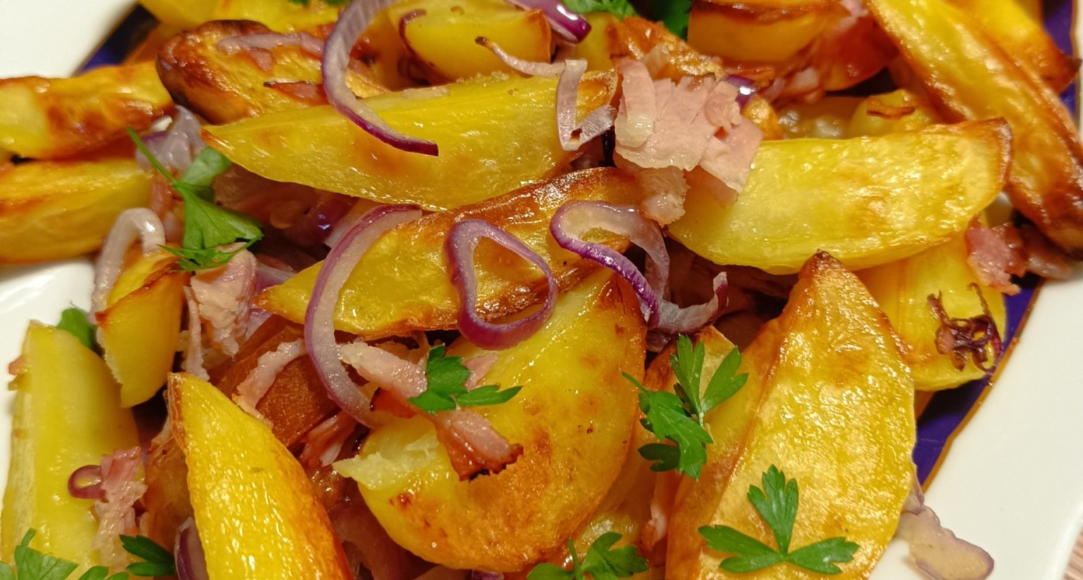 Pečené brambory s anglickou slaninou a česnekem: Rychlý recept na ...