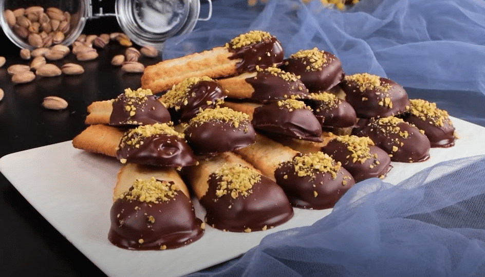 Jednoduchý recept na polo máčené máslové sušenky s ořechy a čokoládovou ...